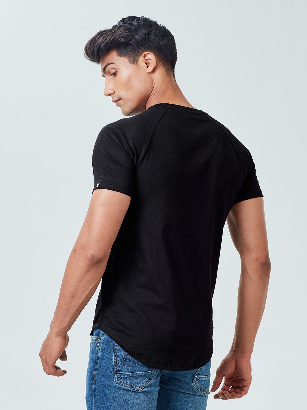 Buy Batman The Emblem Drop Cut T-shirt Online.