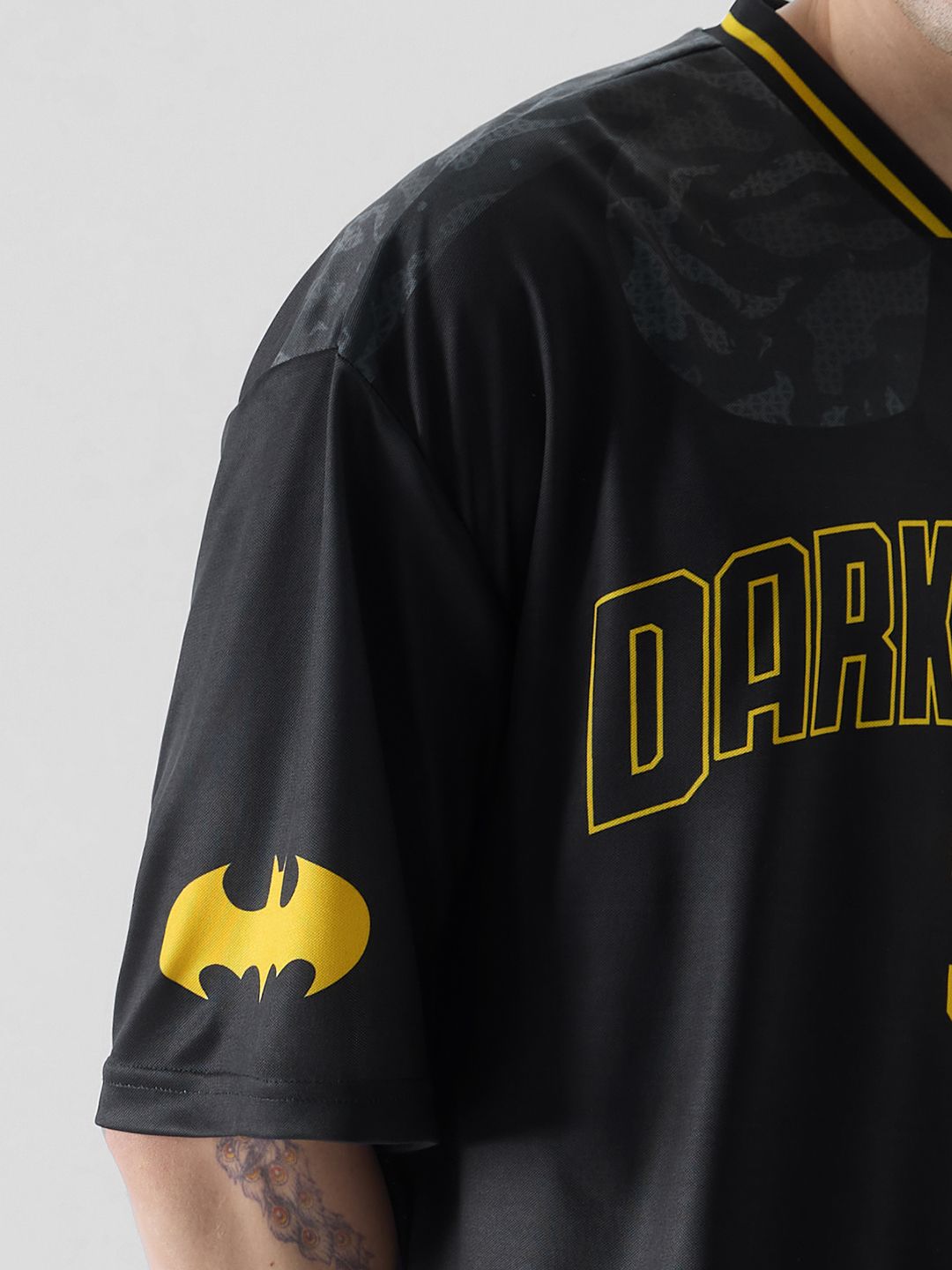 Buy Batman: 39 Oversized Jersey Online